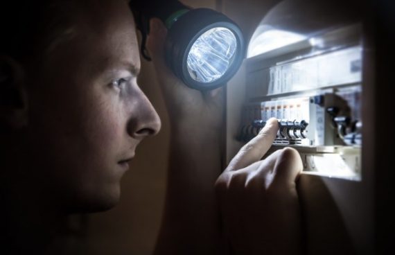 A Guide to What to Do When the Power Goes Out | PrepForIt